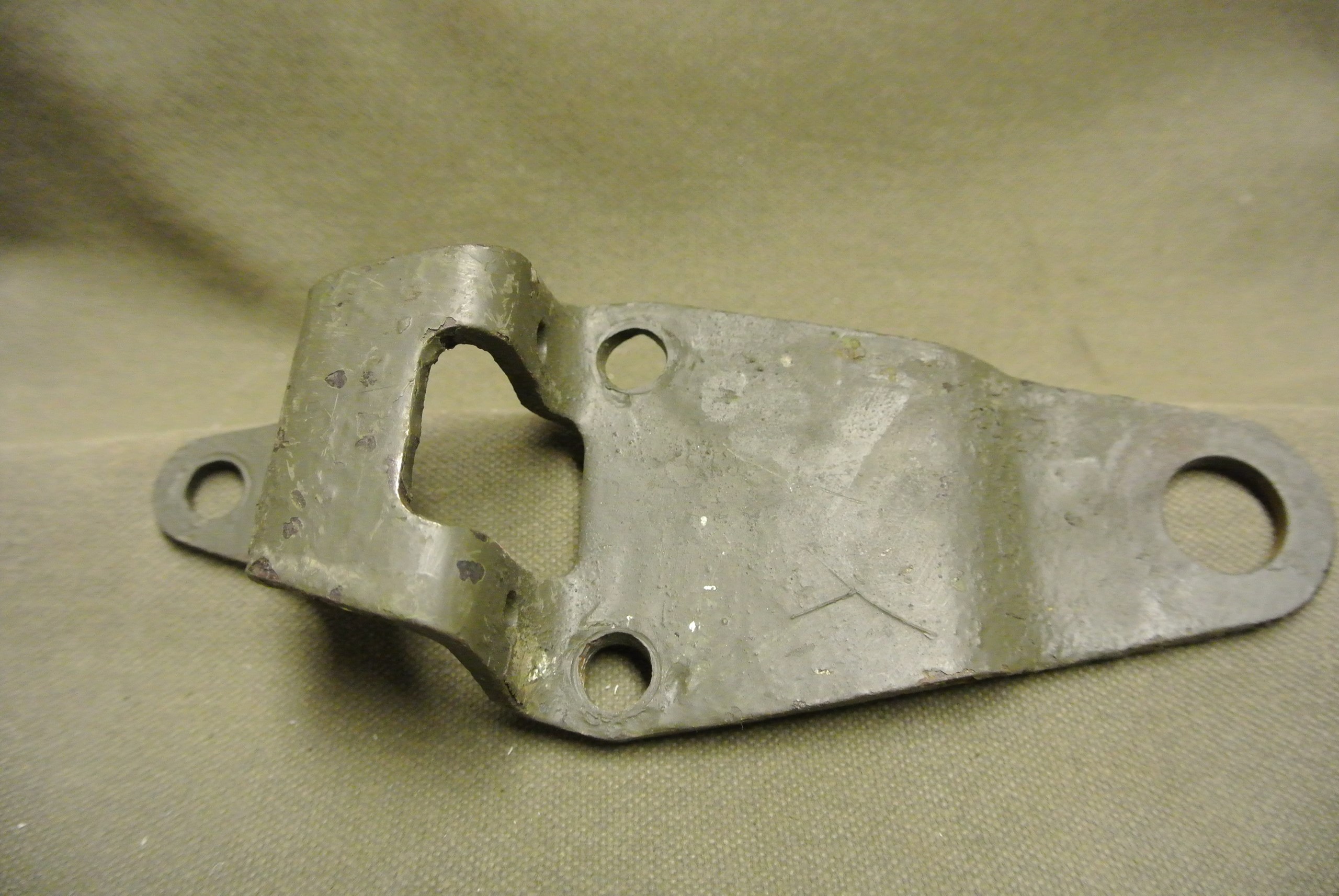 BRACKET TOP BOW PIVOT WILLYS MB - HMKSHOP - Depot Moane